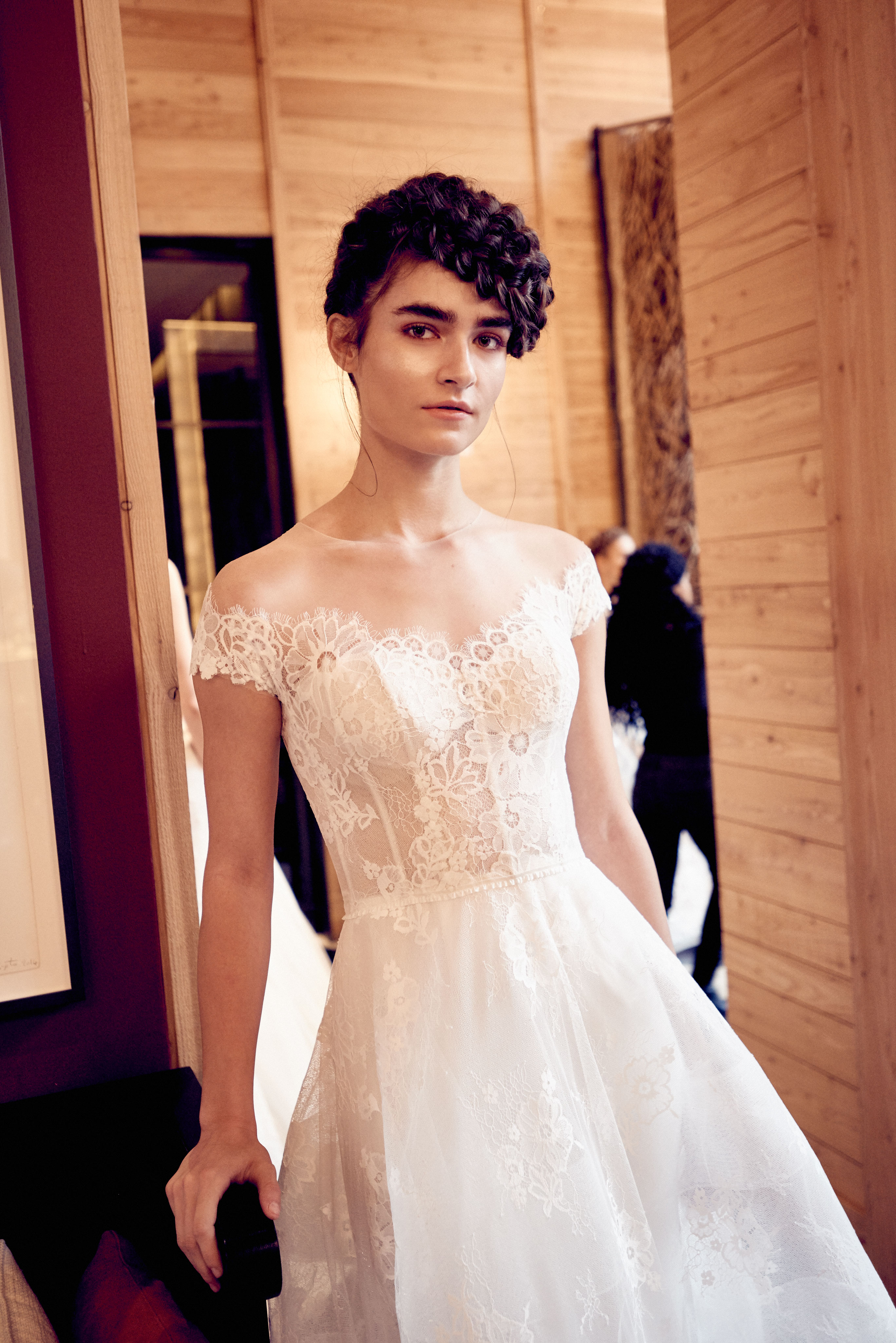 #10-ISABELLE ARMSTRONG FALL 2018 - World Bride Magazine