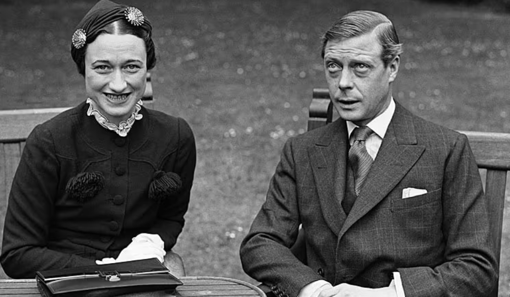 When Love Crosses Borders: The Royal Story of Edward VIII and Wallis ...